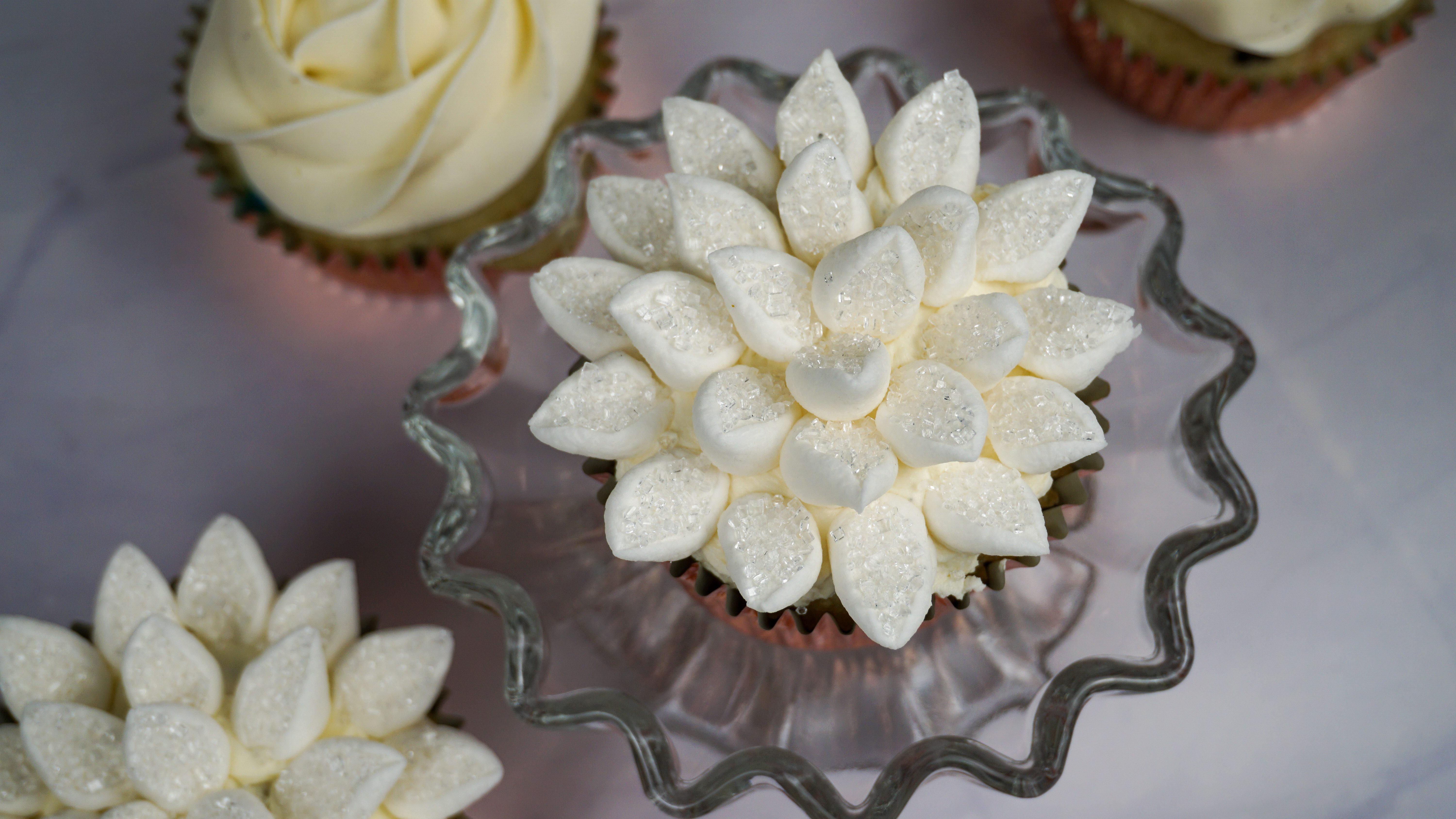 Throwing the Ultimate White Lotus Themed Party – with White Lotus Cupcakes!