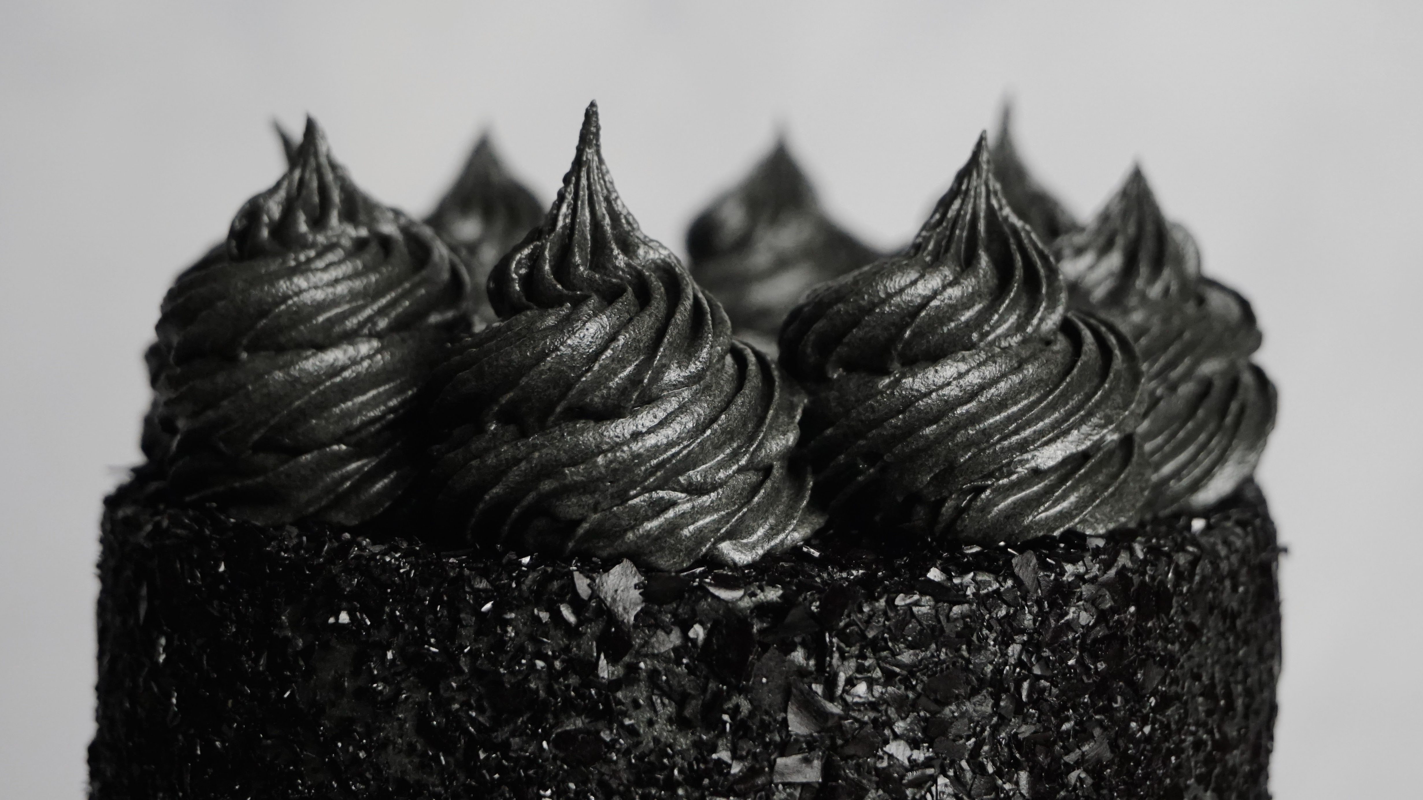 How to: Black Buttercream That Tastes Great and Won’t Stain Your Mouth